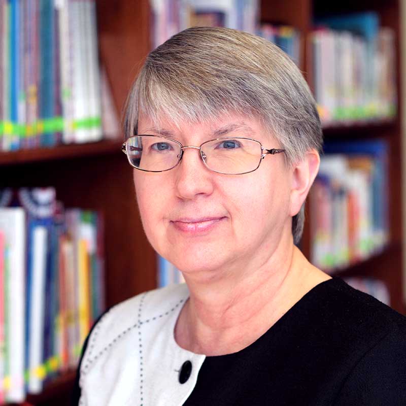 lisa_headshot – Reynolds Libraries